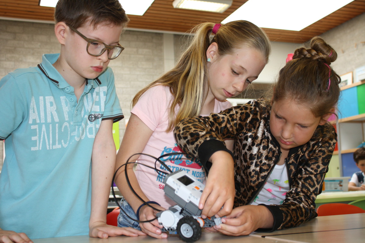 Robot programmeren - Basisschool de Bolster Sint-Michielsgestel